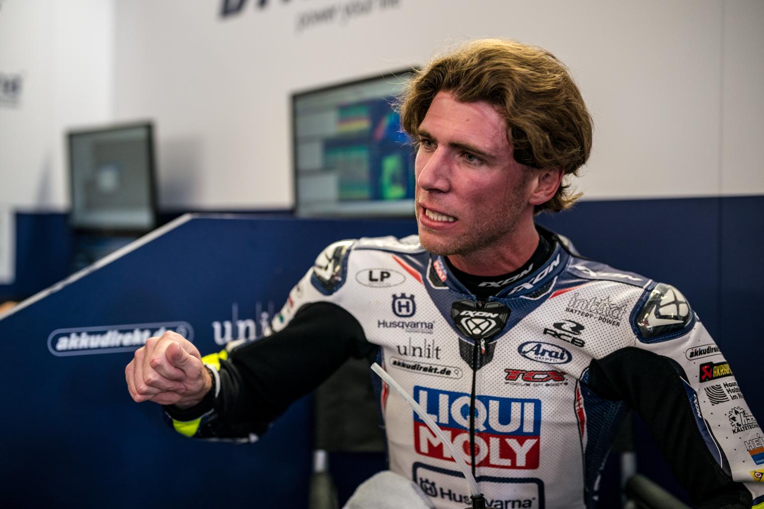 Gebroken ruggenwervel voor Darryn Binder na crash in Moto2 race op Red ...